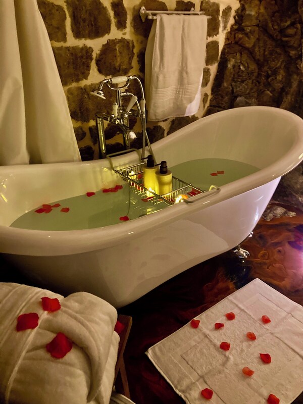 Refuge Romantique Dans La Roche - Spa Privatif Et Panorama Exceptionnel - Vals-les-Bains