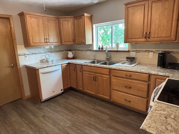 Charming 3-bed, 2-bath Ranch House In The Serene Countryside Near Red Cloud. - Nebraska