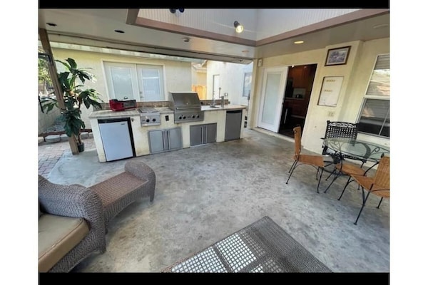 4 Bedroom 3 Bath Home Near Downtown Riverside - リバーサイド, CA
