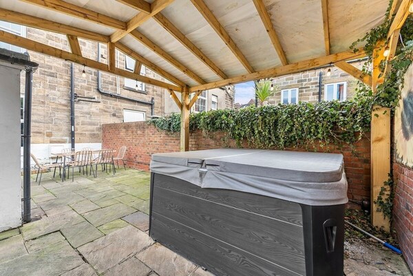 Beautiful 5 Bed Home In Central Whitby - Hot-tub - Robin Hood's Bay