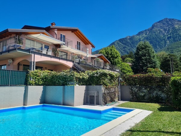 Royal Riva Del Lario Home Colico  Appartamento In Centro In Zona Tranquilla Con Vista Lago E Piscina - Colico