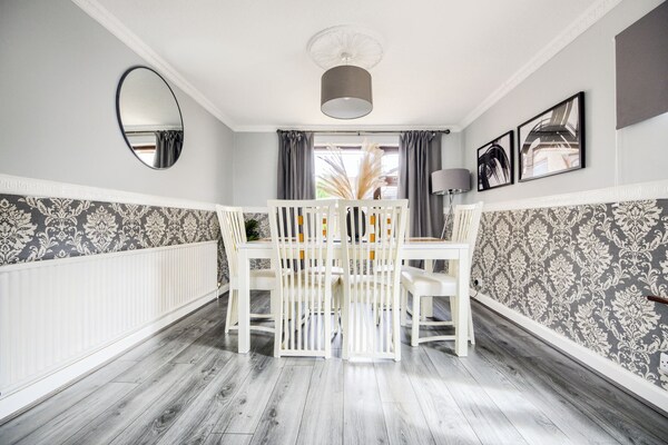 Sleeps 5 | Unli Wi-fi | Driveway |Full Kitchen - Leicestershire