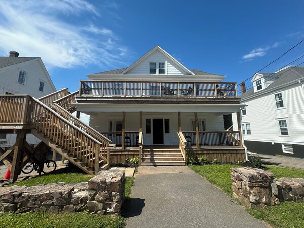 Cozy 2-bed Apartment In Town - Nova Scotia