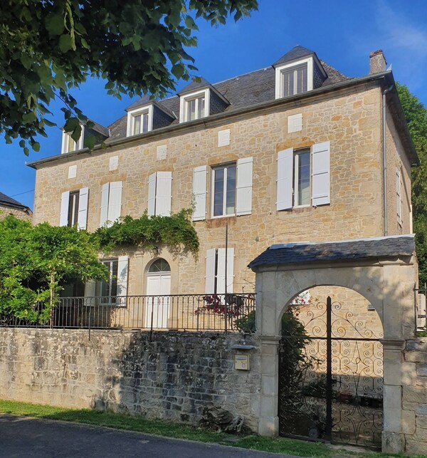 La Maison De Famille.\ngrande Maison Xixe à 3mn Du Gouffre De Padirac. (10 Pers.) - Saint-Céré