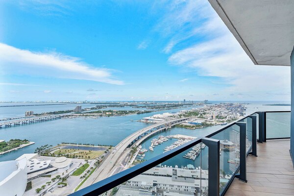 Mvr - Miami Skyline Views From Your Bed! - Miami, FL