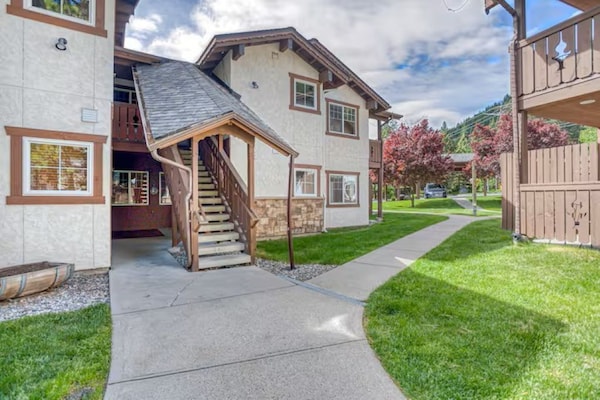 Groundfloor+pool+king Bed+hottub+skiing - Leavenworth, WA