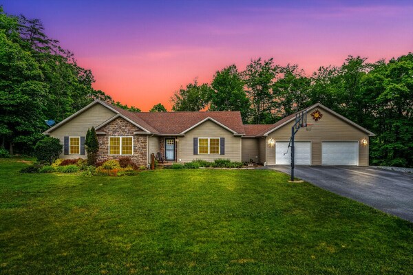 Otter Manor - Wifi|fire Pit| Gameroom|grill|private Trail - Berkeley Springs, WV