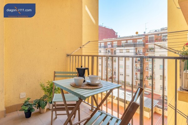 Spacious Apartment In Barcelona Available For The Summer! - Barcelona