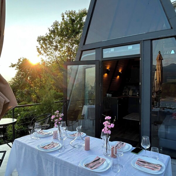 Charming 2-bedroom Cottage In Awesome Batumi With Wifi, Ac - Batoumi