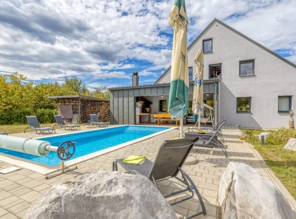 Four Bedroom Holiday House Mali Raj With Pool - Ogulin