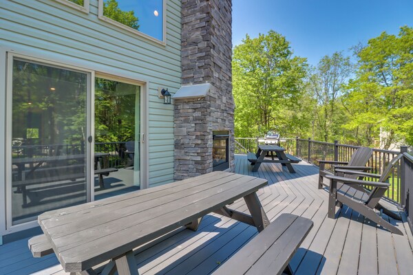Hot Tub & Community Beach: Albrightsville Home! - Jim Thorpe, PA
