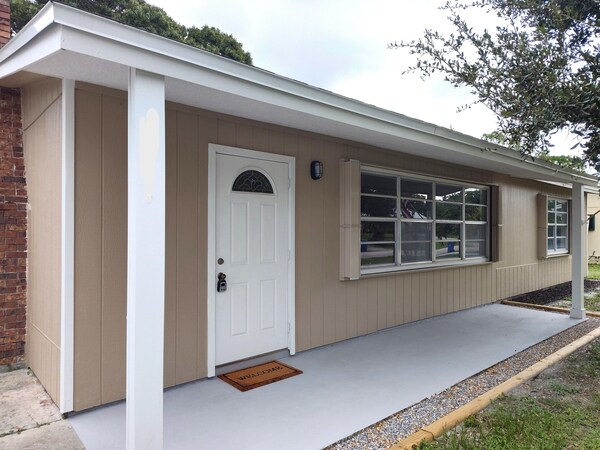 Charming & Renovated 2-bedroom Cottage In Beautiful Sebastian!  Bring Your Boat! - Sebastian, FL