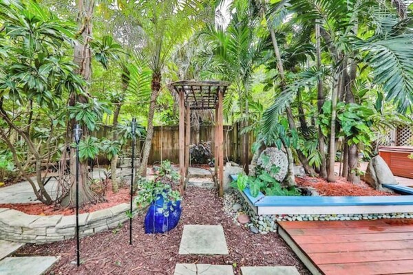 Botanical Garden With Jacuzzi - 2026 - Hollywood, FL