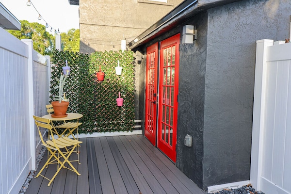 St Pete Hideaway With Optional Rv - St. Petersburg, FL