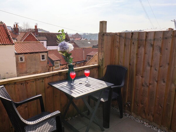 Harbour View, Pet Friendly, Character Holiday Cottage In Whitby - Whitby