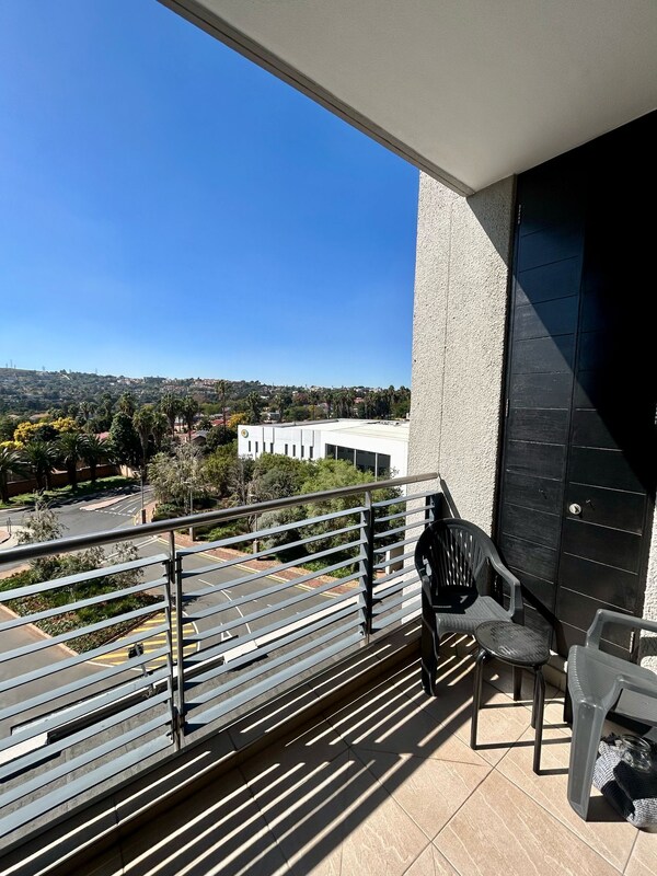 Executive Luxury 2 Bedroom Apartment - Johannesburg