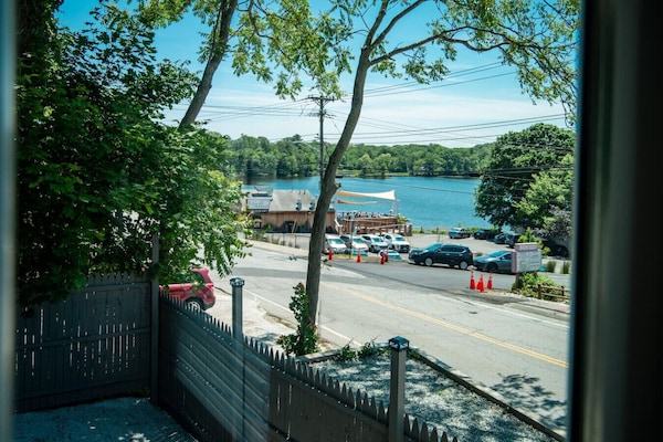 Lakeview Getaway With Hot Tub - Chelmsford, MA