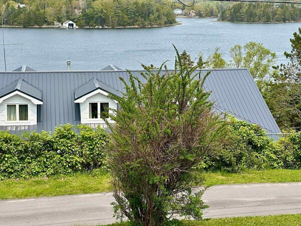 Oceanfront 2br Private Cottage Pet Friendly\nin The Head Of Saint Margarets Bay - Nova Scotia