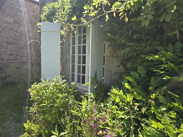 751 - Maison De Caractère Avec Magnifique Jardin Clos - Erquy
