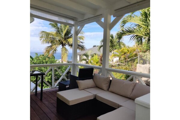 Studio W/seaview. Near Beach. On-site Car Rental. - Saint John's