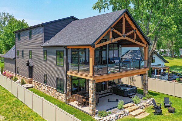 Escape The City To Lakeside Luxury  Just 2 Hours From Chicago - Elkhart, IN
