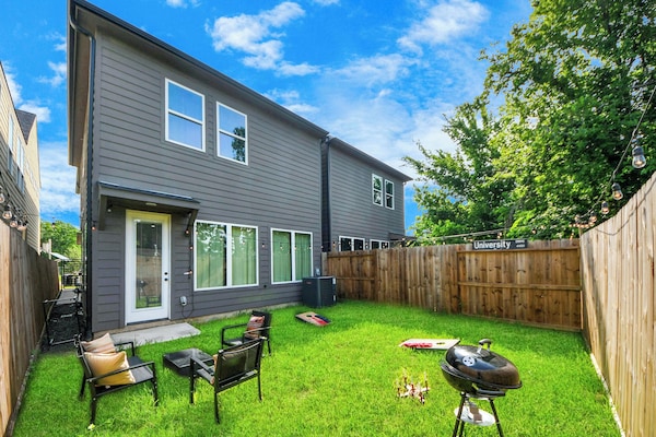 4beds Cozy & Comfy - Mins To Downtown W/ Backyard - Houston, TX