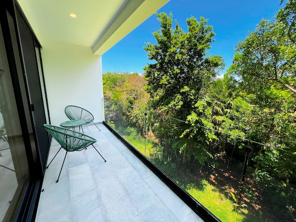 Modern Condo Jungle Retreat W/ Pool Near The Beach - Puerto Aventuras