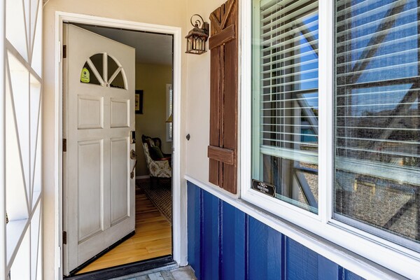 Seaside Garden Escape, A Stroll To The Beach! - San Luis Obispo, CA