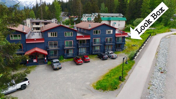 Alyeska Mountain Side Retreat! - Alyeska, AK