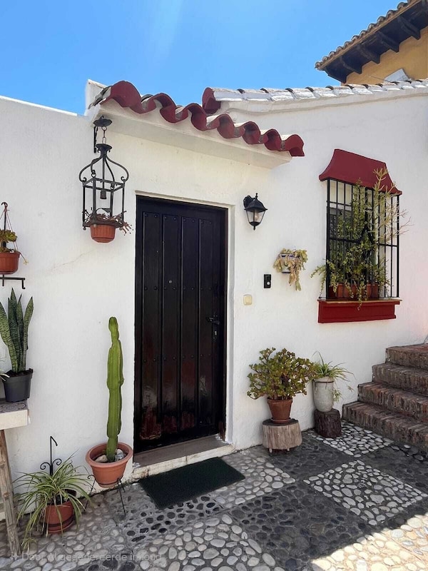 Andalusian-style House W Patio 10min Beach Walk - La Cala de Mijas