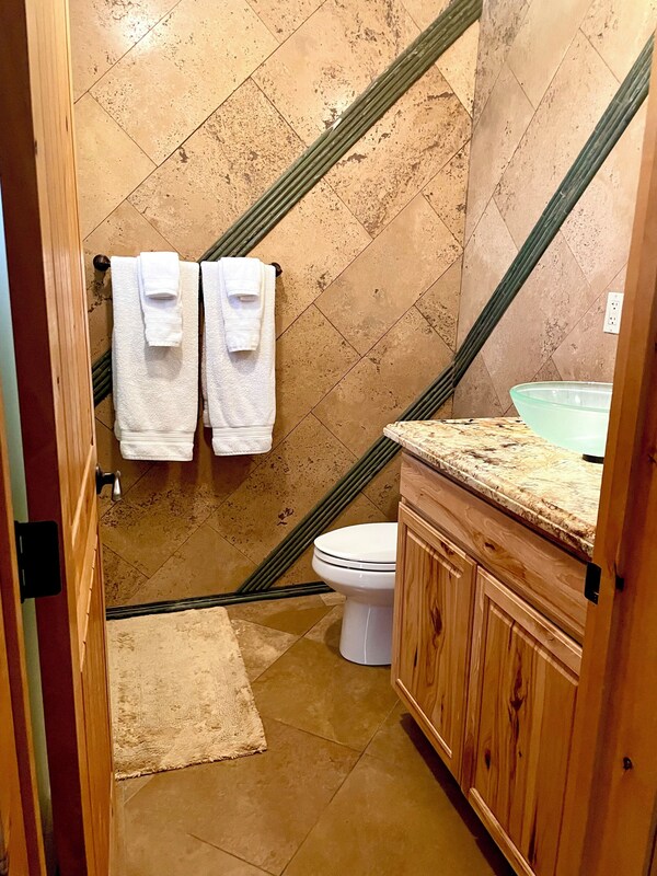 Beautiful Lodge On Creek, Full Bath, Ac, Wifi, Many Amenities! Hot Tub Views! - Idyllwild-Pine Cove, CA