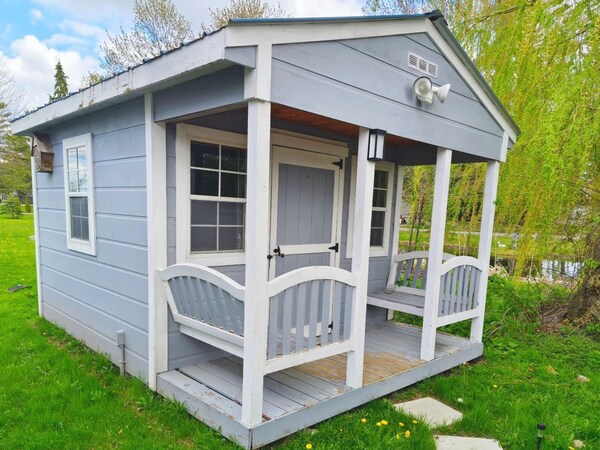 Cozy Waterfront Cottage With Pool/sauna/bbq - Kawartha Lakes