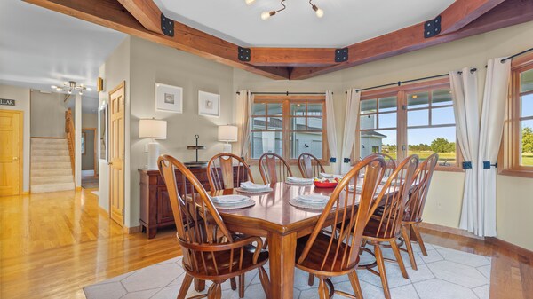 Seacliff Haven | Waterfront Luxury, Stunning Views, Hot Tub & Game Room - Port Townsend, WA