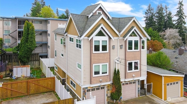 Seattle Gem - Cozy Private 1 Bed 1 Bath With Shared Yard - Mountlake Terrace, WA
