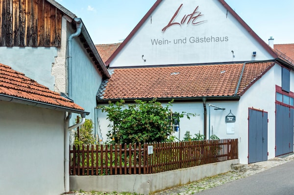 Zimmer 'Lutz - Zimmer 2' Mit Gemeinsamer Terrasse, Gemeinsamem Garten Und Wi-fi - Iphofen