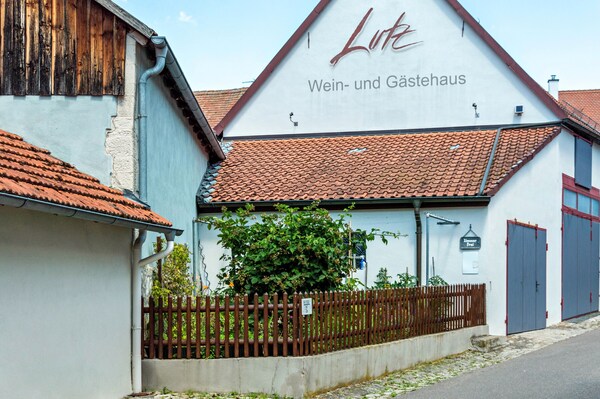 Zimmer 'Lutz - Zimmer 3' Mit Gemeinsamer Terrasse, Gemeinsamem Garten Und Wi-fi - Iphofen