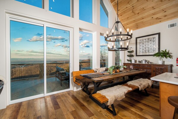 6-bedroom Mountain Top Chalet With Spectacular Long Range Mountain Views - W. Kerr Scott Lake