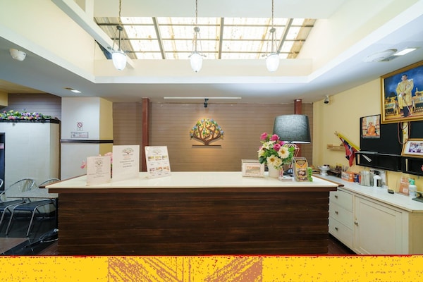 Spacious Family Retreat | Close To Khaosan Fun -