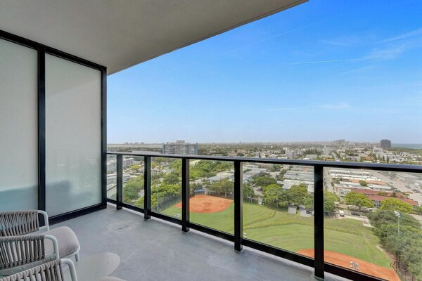New Modern 1br Condo In Prime Miami Beach Location - North Miami Beach, FL
