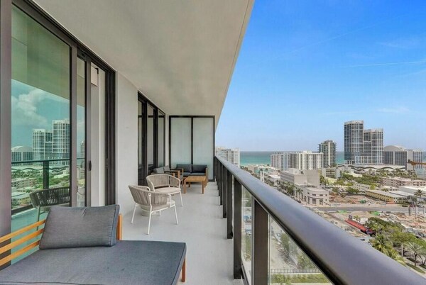 Cozy 1br Miami Beach W/ Pool, Gym, Steps To Ocean - Miami Beach