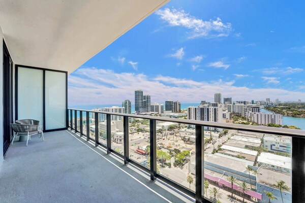 New: 1br  Miami Beach Condo W/ Pool, Walk To Ocean - Miami Beach