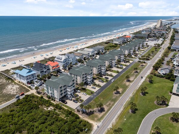 New Listing- Never Rented Before!- 200 Ft To Beach- Ocean Front Pool Club - Ocean Isle Beach, NC