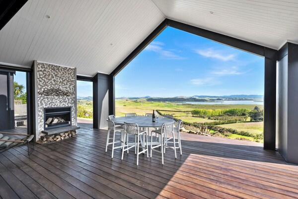 Huge Hidden Family Oasis - Water Views, Space And Serenity - Northland