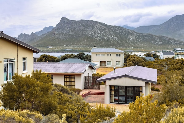 2 Cottages - Hot Tubs, Fireplaces, Pool Table, Sea Views, Mountain Views, Wi-fi - 開普敦