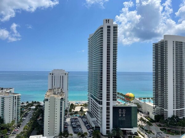 This Apartment Is A 2 Bedroom(s), 2 Bathrooms, Located In Hollywood, Fl. - Hallandale Beach, FL