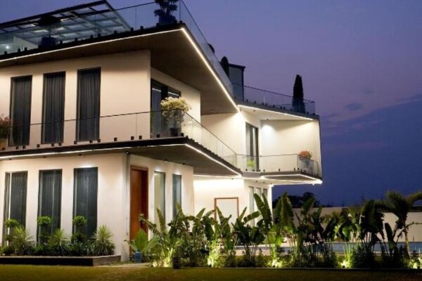 Ashva Retreat  Luxury Pool Villa With Lawn Near Rgia Airport, Hyderabad - Hyderabad