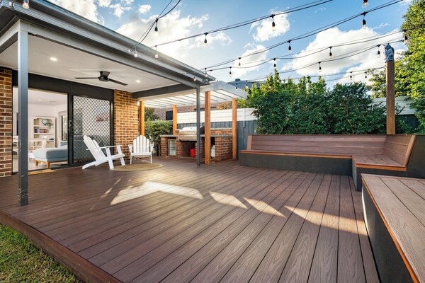 Family-friendly 4br Mount Duneed Manor - 절롱