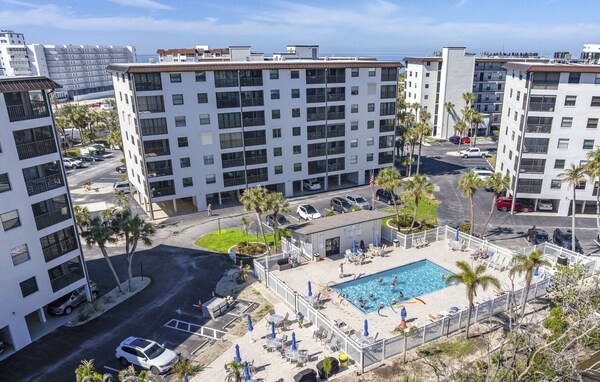 Estero Cove 141 2 Bedroom/2 Bath Island Vacation Condo Walking Distance To The Beach! - Fort Myers Beach, FL
