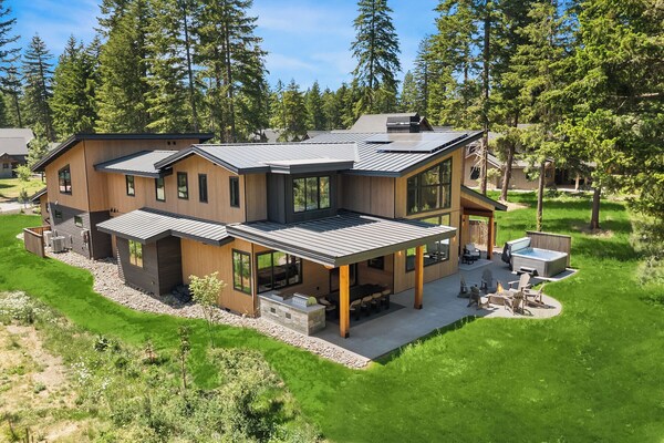Exquisite Spa Inspired Retreat! Wet Sauna Room*garage Game Room*hot Tub! - Cle Elum, WA