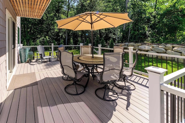 Casa Verde 2 | Luxe Lakeside Escape With Kayaks - Colchester, CT